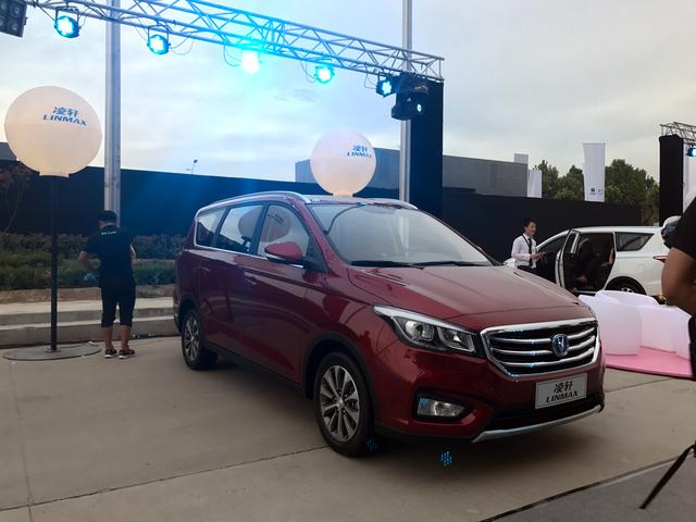 长安新款MPV车新凌轩上市 售6.79-8.09万元