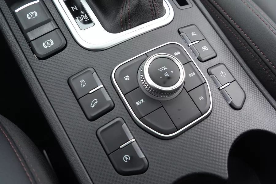 大空间、大天窗、大扭矩，试驾全能选手新哈弗H6Coupe智联版_智选车